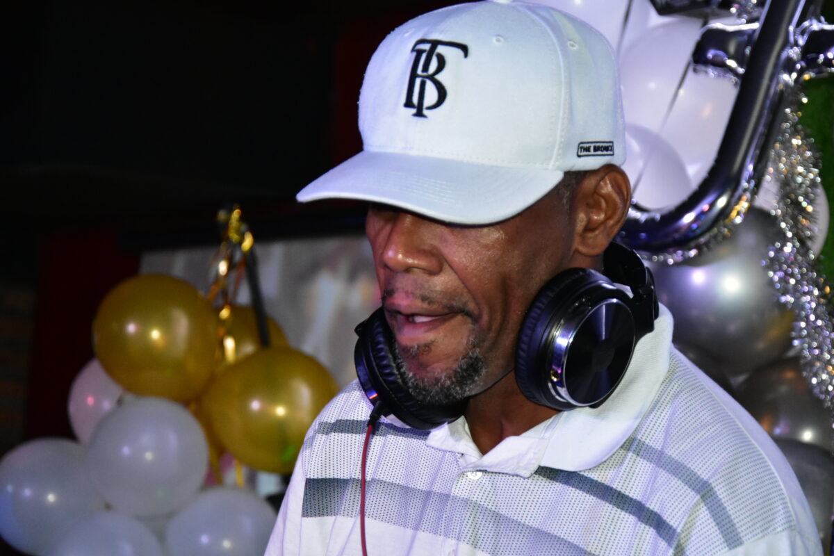DJ Funny Music Comanda baile duplo de Flashback em Ramos